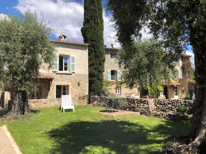 Gîte Avec Jardin Et Parking à Côté De Grasse. - Grasse
