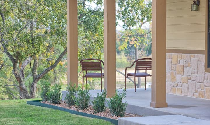 Two-bedroom Close To Gruene Historic District! - New Braunfels, TX