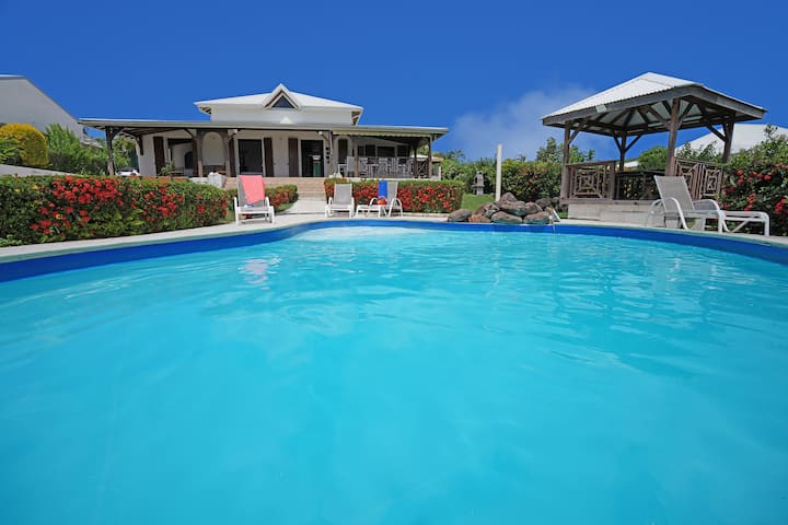 Villa De Charme Type F5 Avec Jardin - Martinique