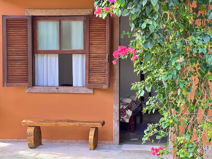 Suíte Para Casal Com óTima Localização - Trindade