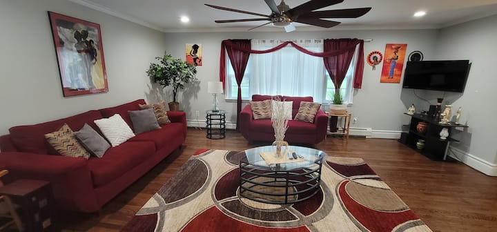 Entire Rental Unit  Monroe  Home Away From Home - Newtown, CT