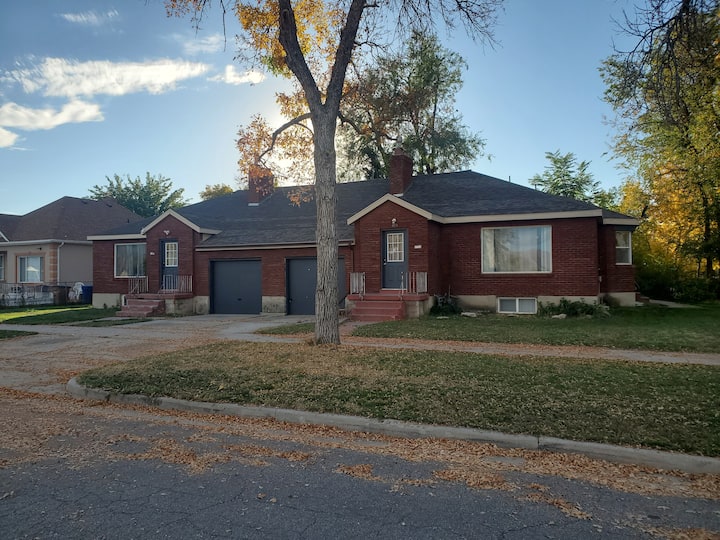 Spacious 9 Beds, 3ba, Downtown Slc Gigabit Wifi! - Salt Lake City, UT