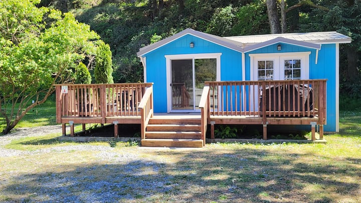 Hillside Cottage With Hot Tub (Cottage 19a) - Gold Beach, OR