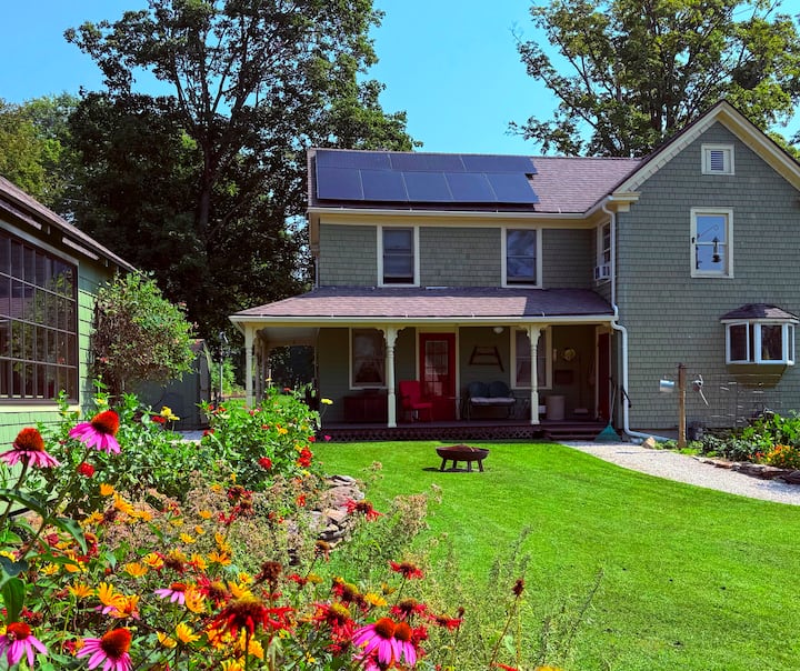 Walk To Town! Great Barrington 4-bedroom Farmhouse - Great Barrington, MA