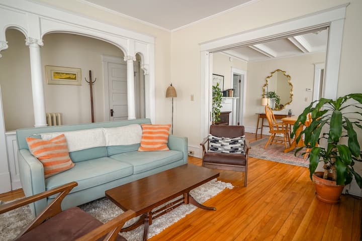 Perfectly Located Historic Burlington Home - Burlington