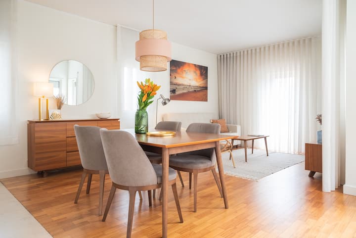 Spacious Top Floor W/ A Sunny Balcony - Porto, Portugal