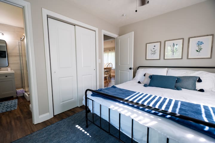 Upscale 1-bedroom Beach Cottage - Mentor, OH