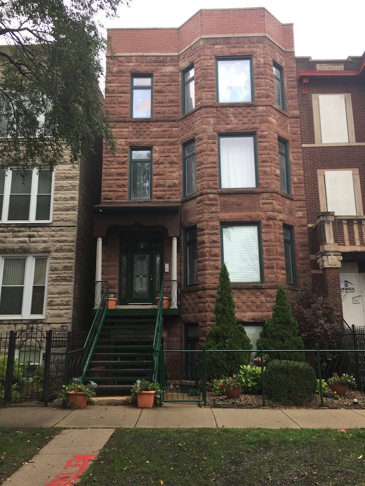 Huge Modern, W/office, Chef Kitchen, Private Patio - Fuller Park - Chicago