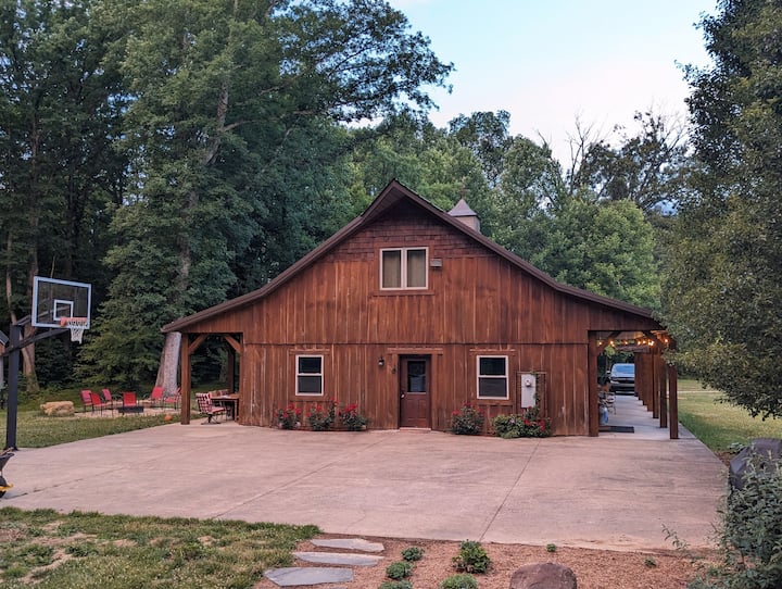 The Hoosier Lodge: Hot Tub, Near Iu, Hiking, Lakes - Bloomington, IN