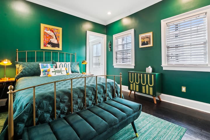 Beautiful 2 Bed/2 Bath Steps To French Quarter - New Orleans, LA