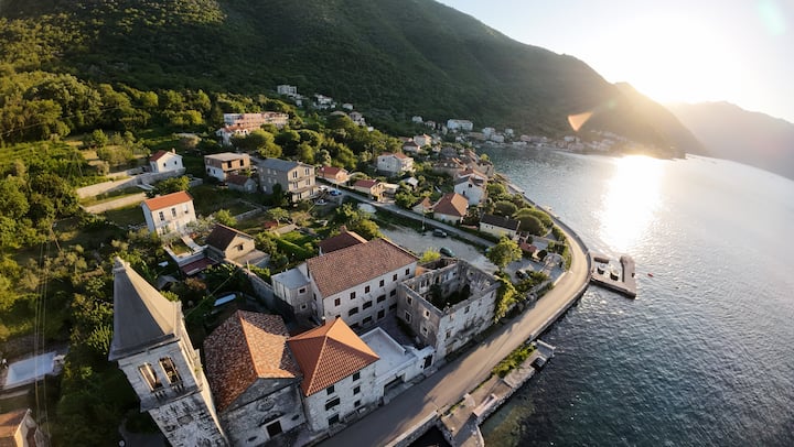 Seafront Chic & Stilysh Villa With Pool And Garden - Montenegro
