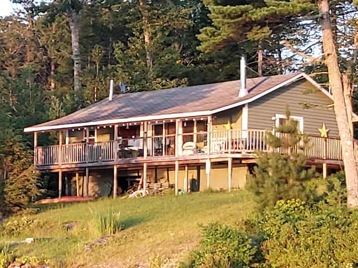 Lakefront Living In A Sunset Cove - 노바스코샤
