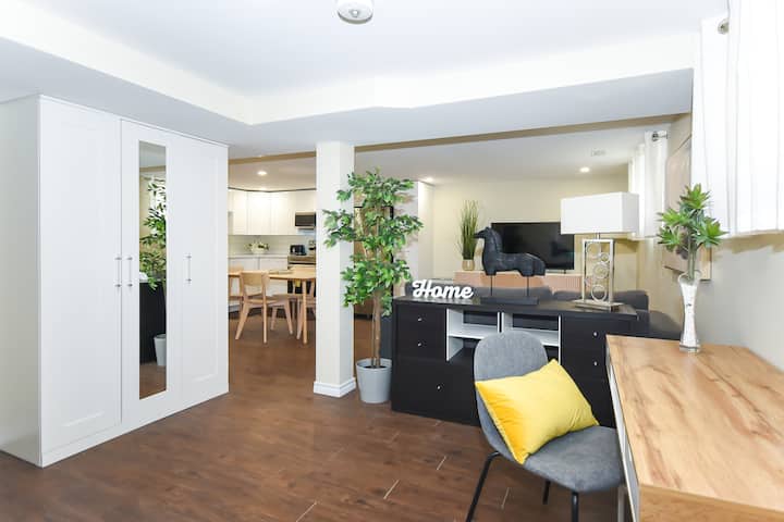 Nepean | Lower Lev | Modern | Bright | Sleeps 6 - Ottawa