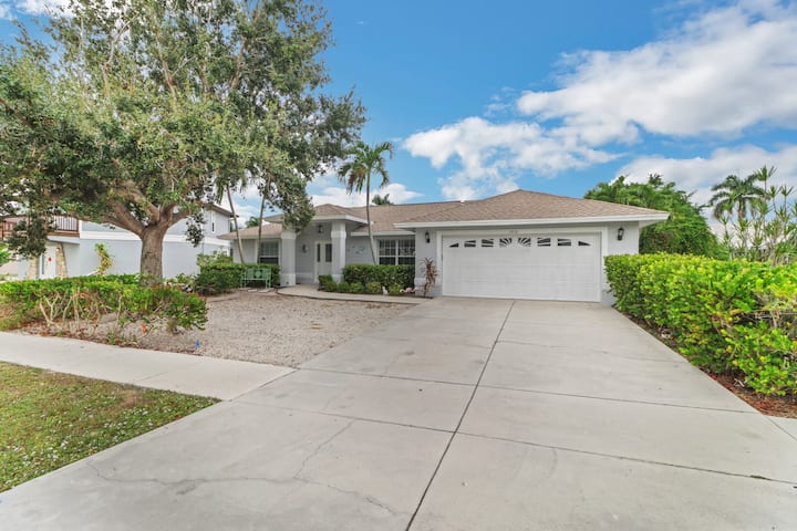 Vibrant 3/2 Bb Oasis In The Heart Of Marco Beach! - Marco Island, FL