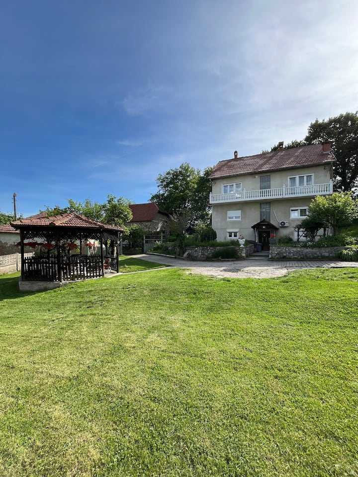 Villa Antonijevic , Borsko Jezero - Distretto di Bor