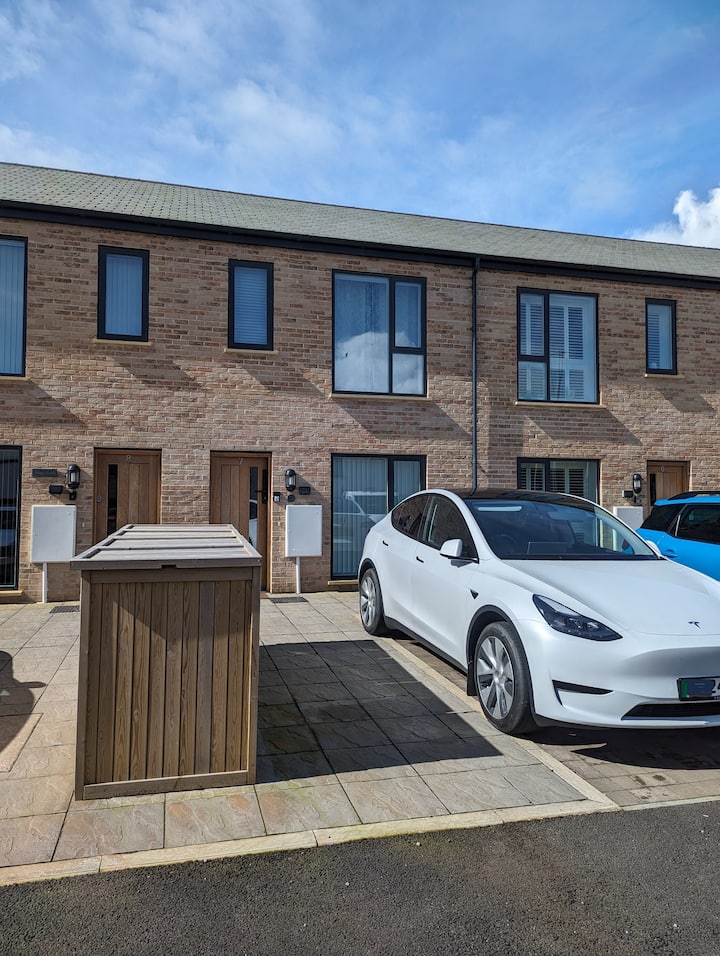 Modern 2br Coastal Home, 4 Beds & Fast Ev Charger - Camborne