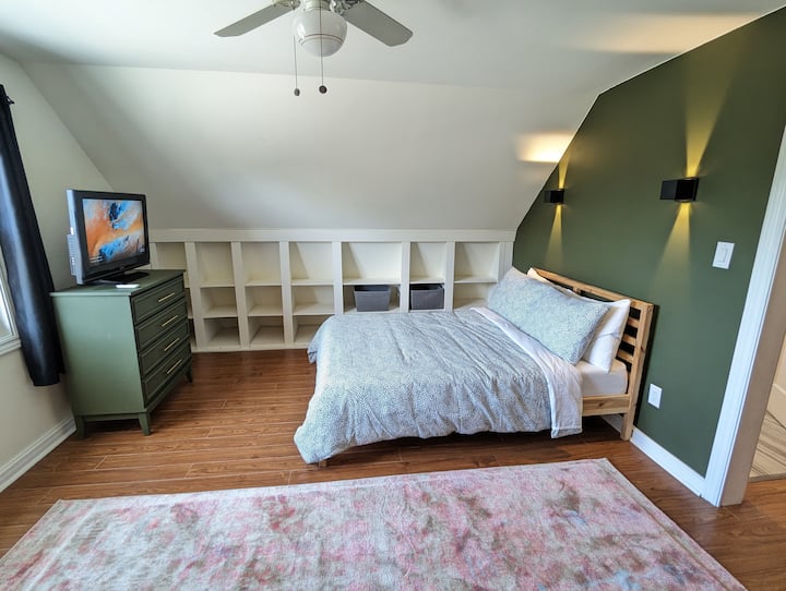 Gladstone Loft: Cozy 1-bdrm Stay | Bike Storage - Sault Ste. Marie, MI