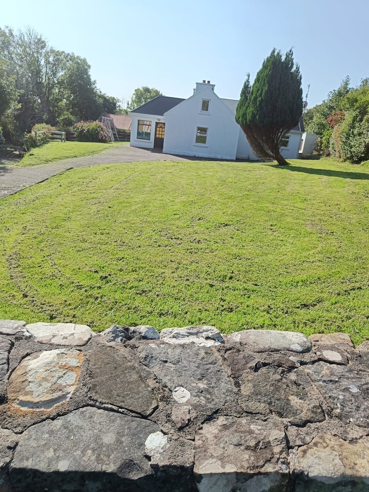 Seaview Cottage Beside The Western Greenway - Mayo