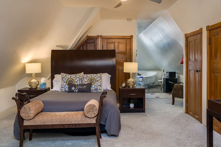 Attic Suite Of Historic B&b In Downtown Mankato - Mankato, MN