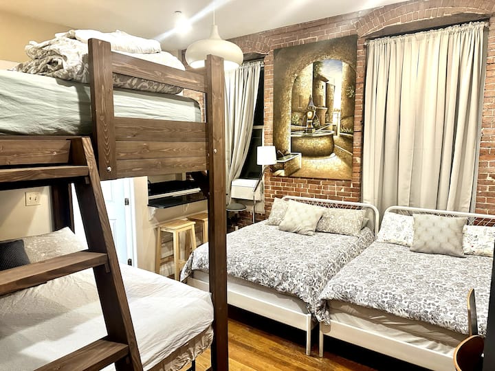 A+ Location Premier Family Studio (4 Beds) - West New York