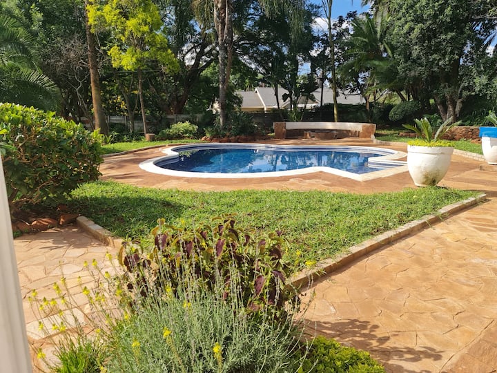 Charming 3 Bed Villa Pool,lush Garden, Backup Pwr - Harare