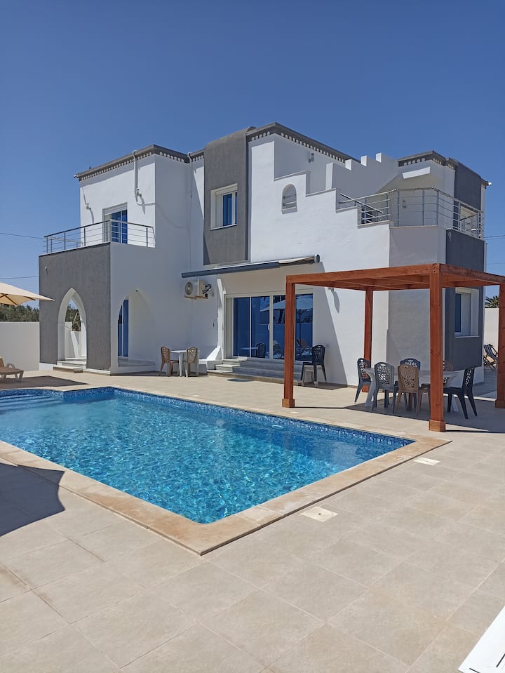 Magnifique Villa Privée Avec Piscine, Vue Sur Mer. - Djerba