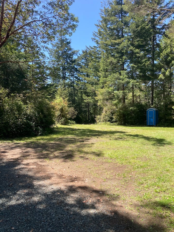 Sasquatch At Dew Valley Ranch Nature Retreat - Bandon, OR