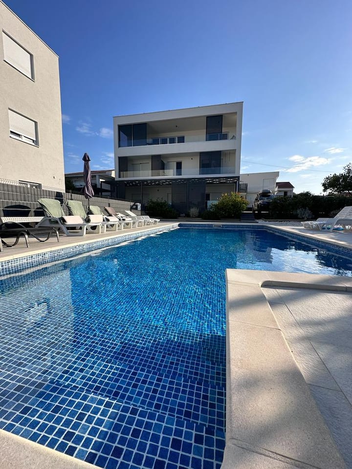Sehr Schöne Wohnung Mit Pool, Große Terrasse, 3 Sz - Vodice