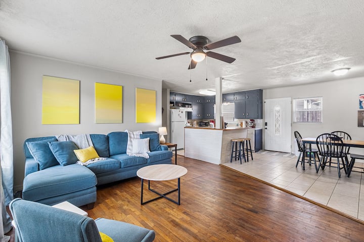 3 Bedroom House
1 Mile To Ua, Dickson, And Trails - Fayetteville, AR