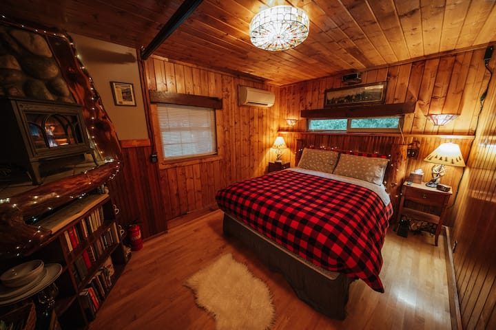 Kautz Suite At Ashford Lodge - Hot Tub, Fireplace! - Ashford, WA