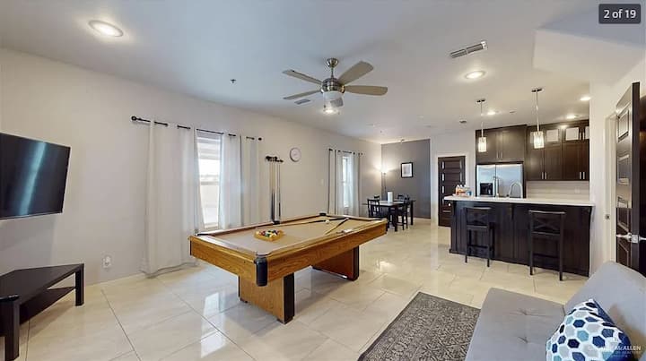 Unwind & Experience Our Spacious Condo - 麥卡倫