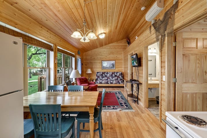 Lakeside Cabin #2 At Swan Lake Resort & Campground - Clear Lake, Dalton