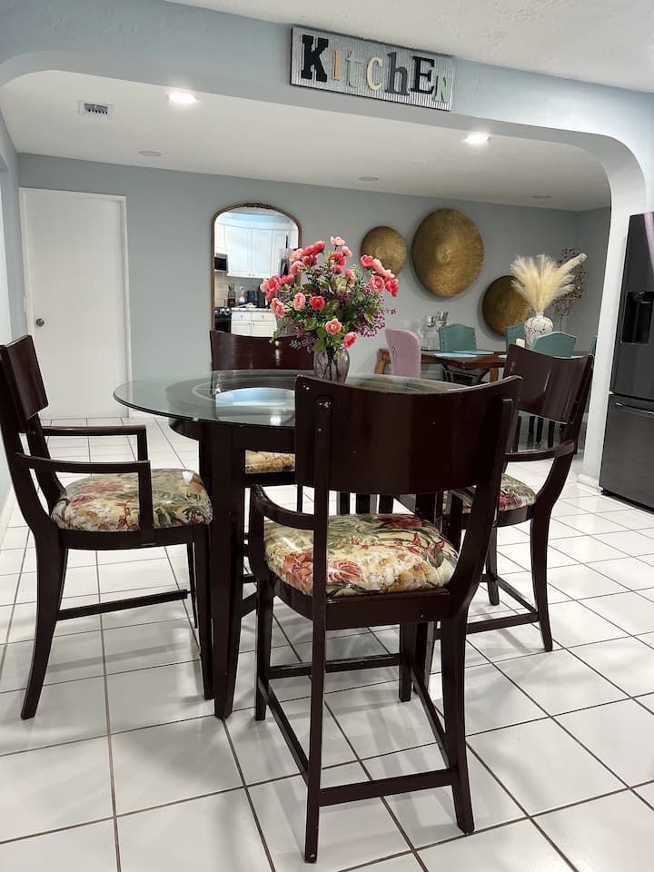 Bamboo House Getaway - Sarasota