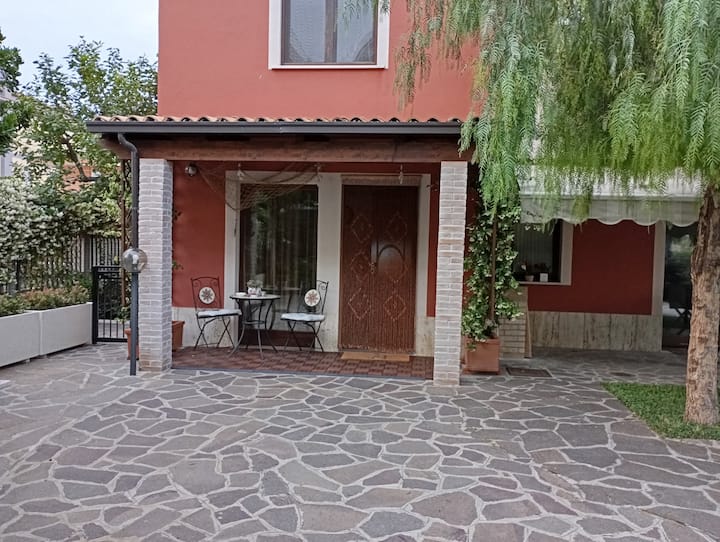 Attimi Di Felicità
Delizioso Appartamento
In Villino Recintato - Italy