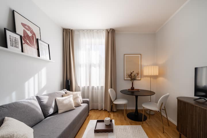 Super Central | Guest Favorite | Cozy Hideaway! - Riga