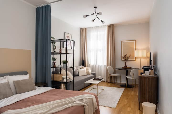 Super Central | Guest Favorite | Cozy Hideaway! - Riga