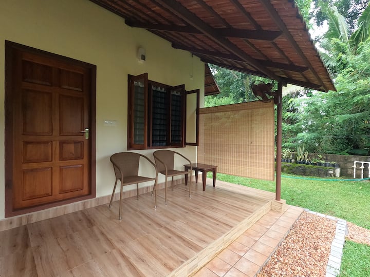 Tharangini - Backwater Facing Room Near Kumarakom - Kottayam