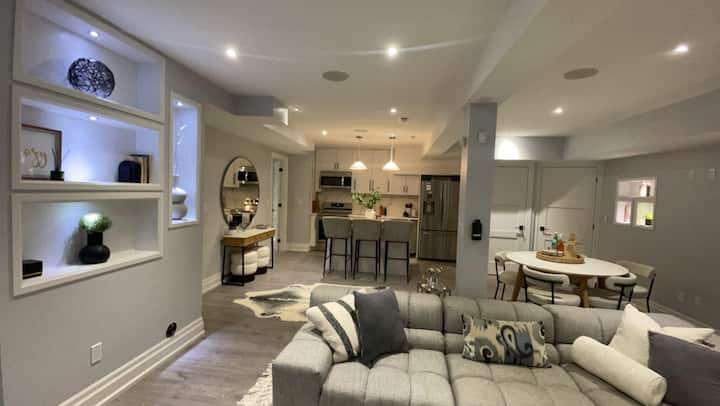 Luxury 2bedroom Unit In The City/heated Salt Pool. - Mississauga
