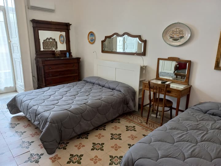 Old Naples Close To Duomo - Naples Airport (NAP)