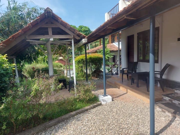 A/c Beach Villa Room With Varandah - Varkala