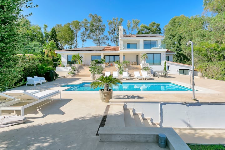 Large 5 Bedroom Villa With Heated Pool + Sea Views - Sitio de Calahonda