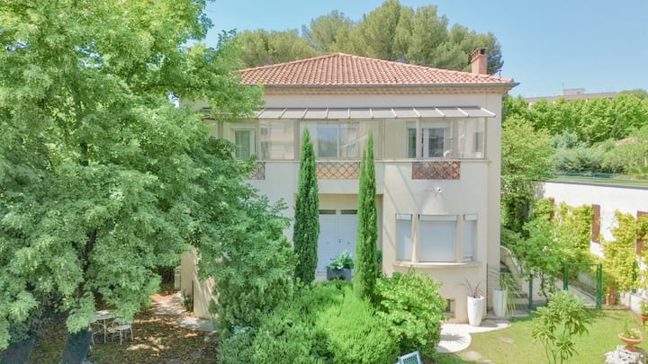 Aix Cœur Historique – Villa Urbaine, Parking Privé - Aix-en-Provence