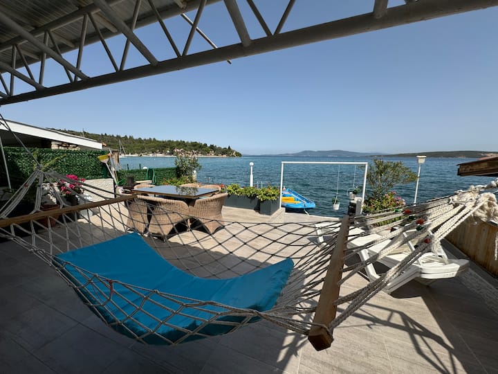 Denize Sıfır 3 Katlı Yalı - Balıklıova