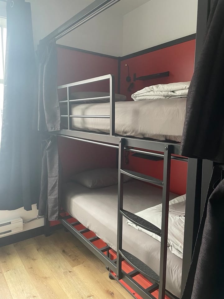 Bed In 4-bed Female Only Dorm - Vancouver