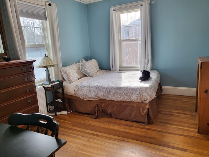 Jo's Boston Queen In Shared Apt-parking - Burlington, MA