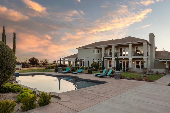 Sunset Manor | Luxury Stay In Temecula Wineries - Temecula, CA