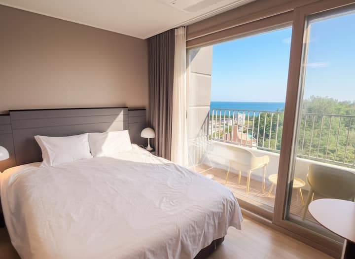 [1.4 환상 오션뷰] #오션스위트M1 #속초해변신축 #깔끔·청결 #더블루테라 - Sokcho