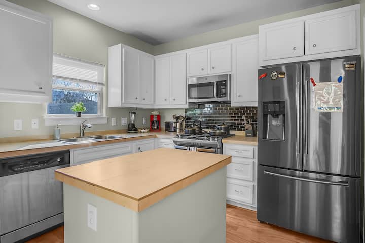 Family-ready Getaway W/ Garage, Patio & Eateries - Houston, TX