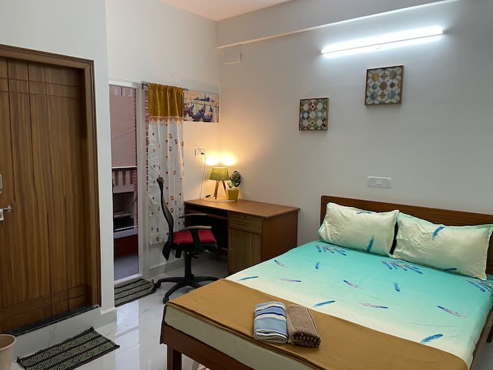 Sunshine Retreat - Ekansh Residence: 1 Bedroom Apt - Bengaluru