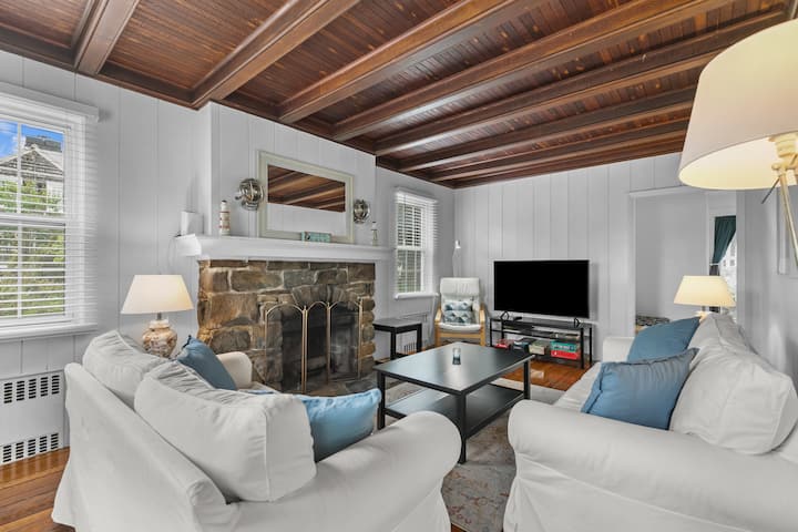 Aquidneck Island Family Vacation Getaway - Newport, RI